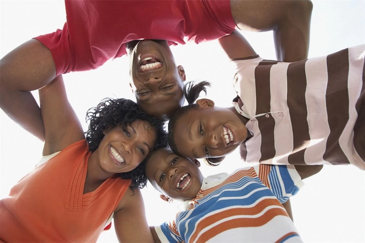 30+ Cách Tạo Dáng Chụp Ảnh Tập Thể Đẹp Nhất Phải Thử Ngay